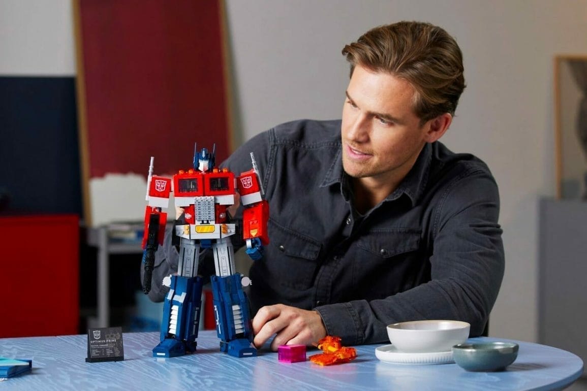 Deze Optimus Prime van LEGO is een echte Transformer - Mixed Grill